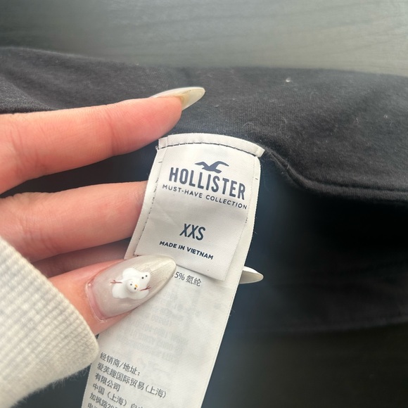 Hollister | Tops | Hollister Black Daisy Print Kids Neck Warmer | Poshmark